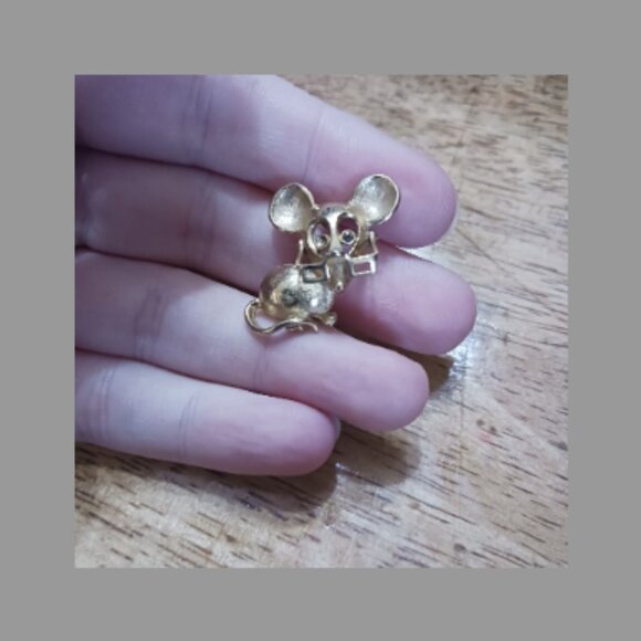 Avon | Jewelry | Vintage Avon Mouse Brooch | Poshmark